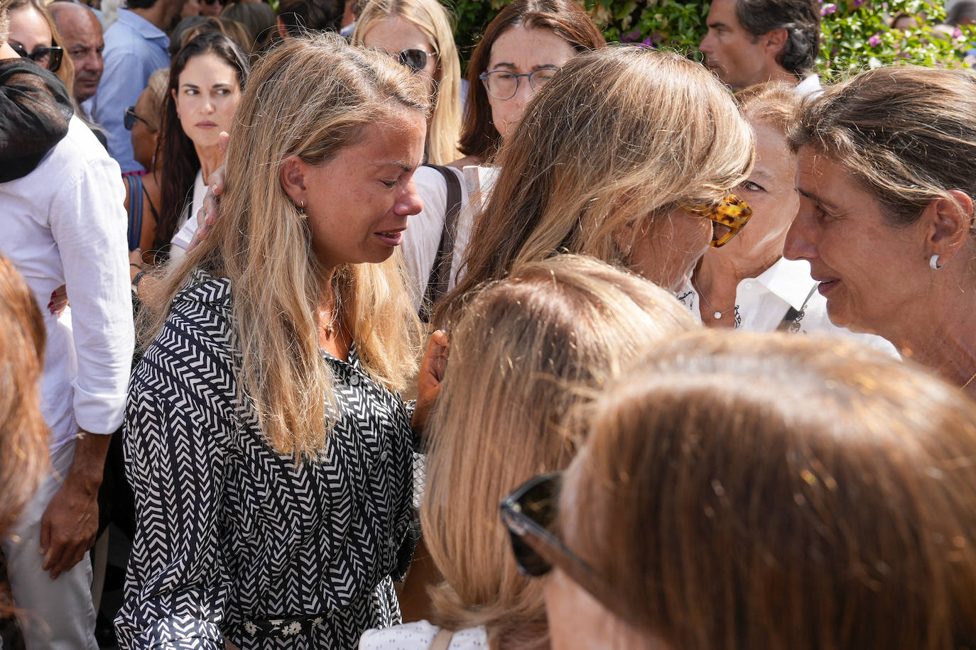 Familiares y amigos dan el último adiós a Caritina Goyanes en Marbella | El Comercio: Diario de ...